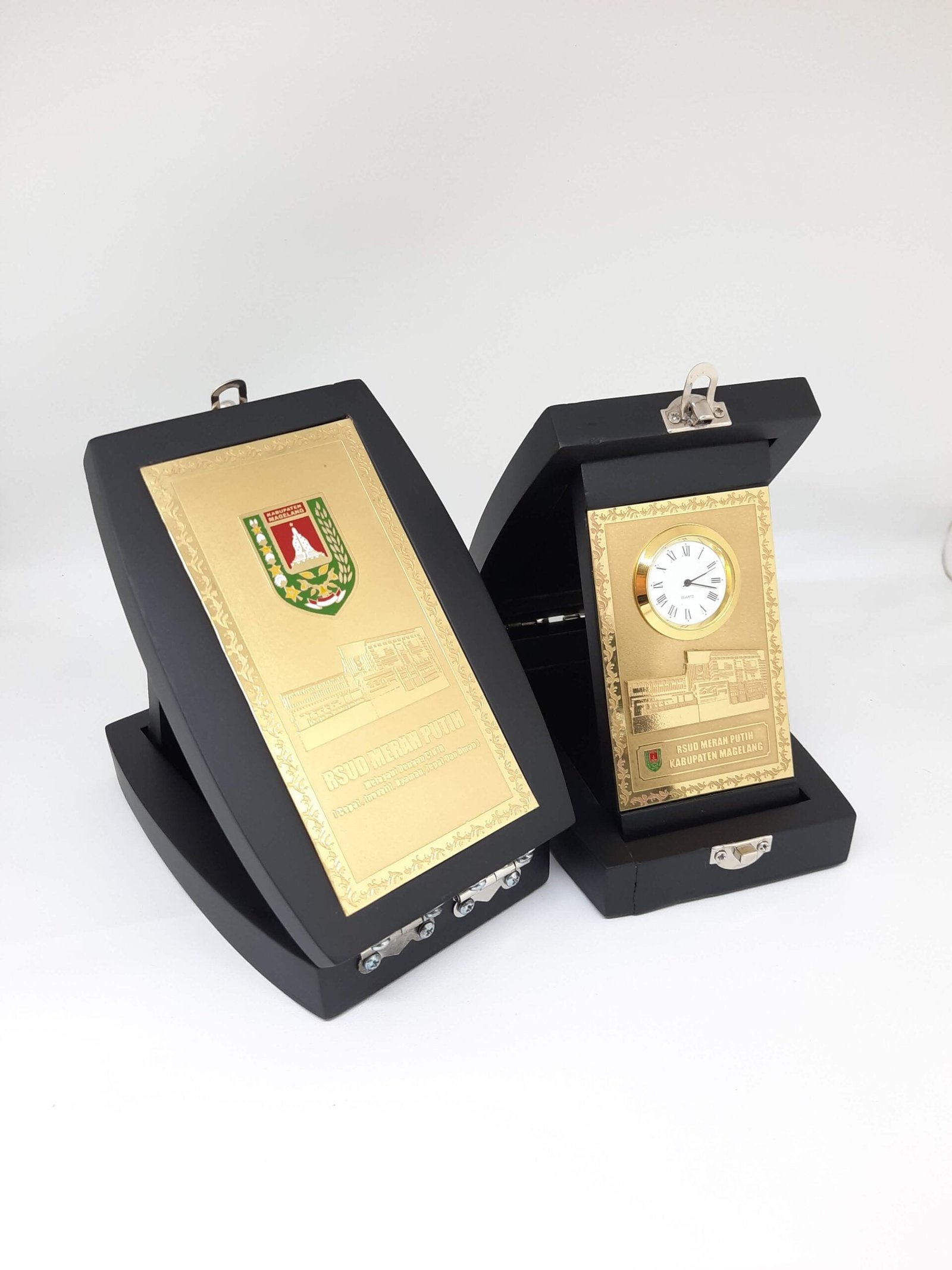 10+ Desain Plakat Kayu Menarik & Daftar Harganya - Pioneer Multiproduct